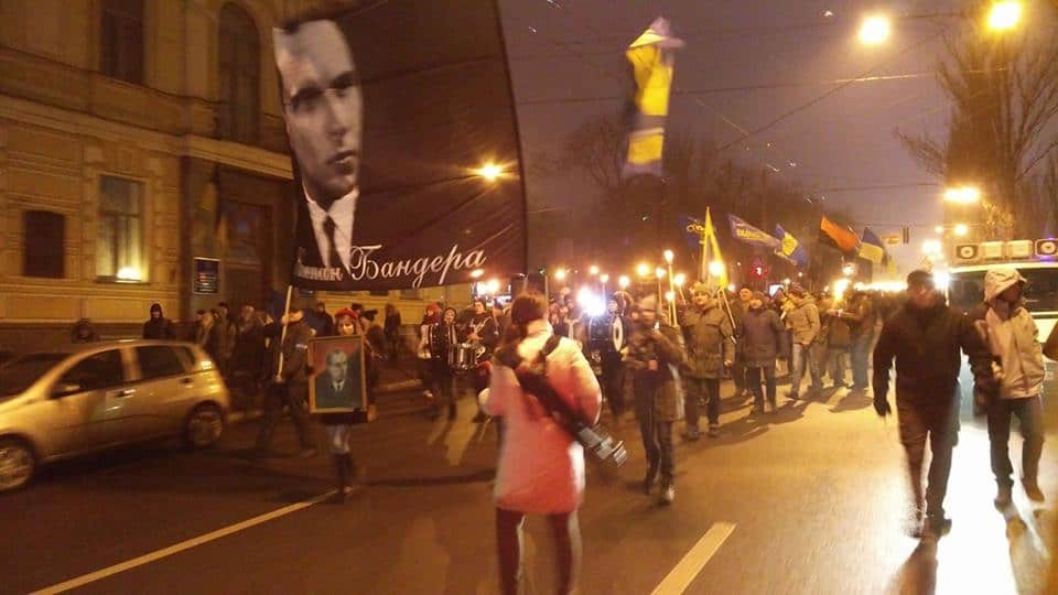 Ponad 1000 osób na marszu ku czci Bandery w Kijowie - Magna Polonia Ponad 1000 osób na marszu ku czci Bandery w Kijowie - Magna Polonia
