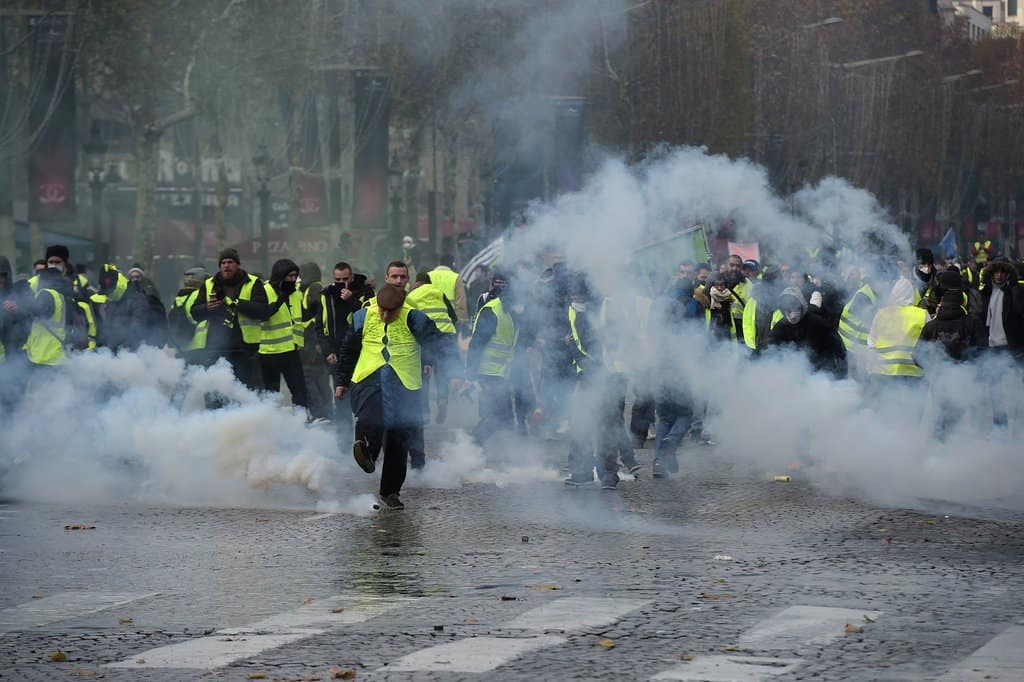 Francuskie ZOMO w akcji – szokujące sceny prosto z Paryża - Magna Polonia