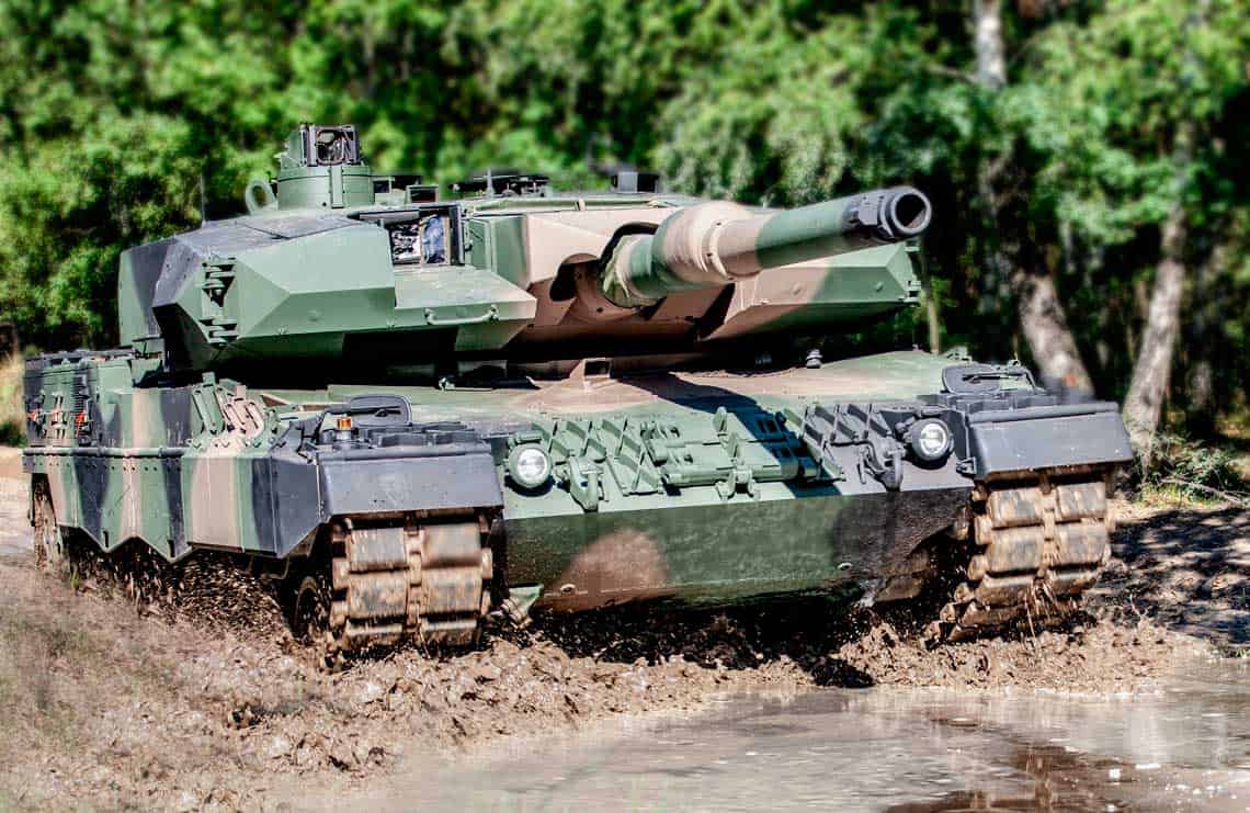 Defence24: Termin rozpoczęcia dostaw zmodernizowanych czołgów Leopard 2PL przesunął się po raz ...