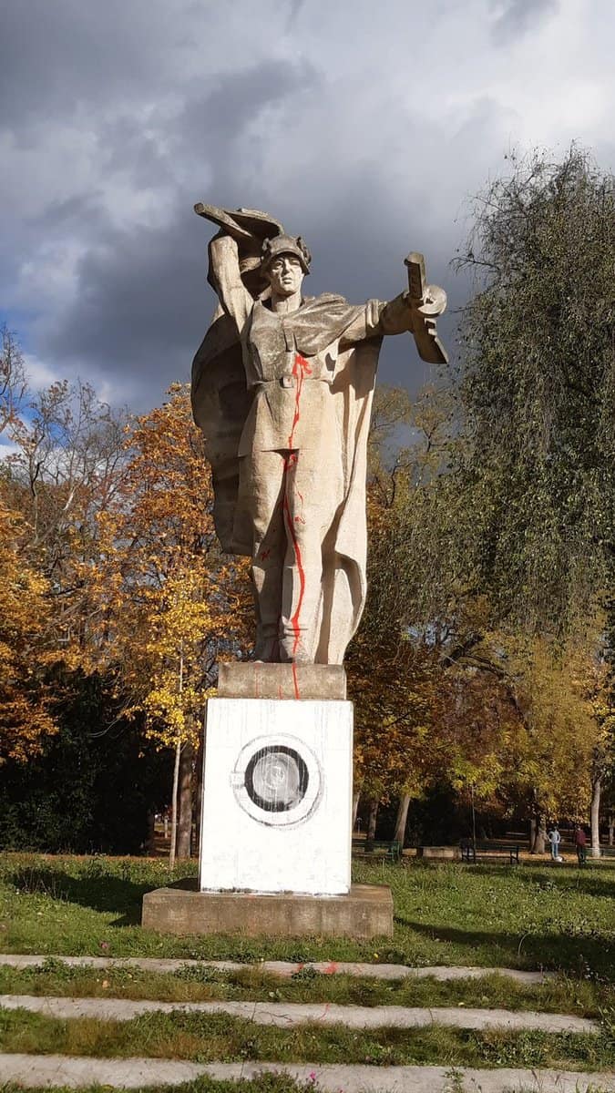 Czesi zmodyfikowali pomnik radzieckiego żołnierza - Magna Polonia