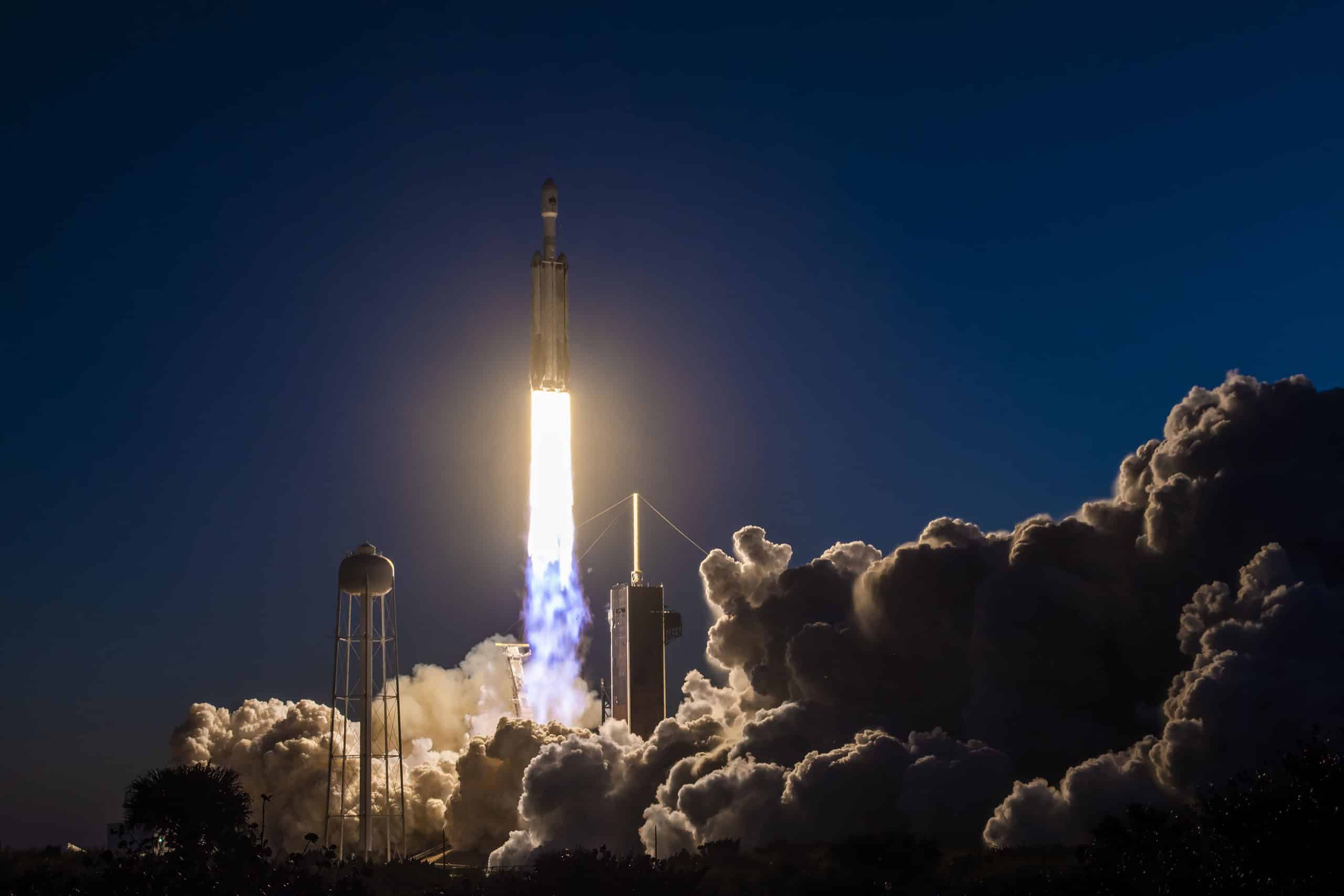 SpaceX wystrzelił rakietę Falcon Heavy z wojskowymi systemami ...